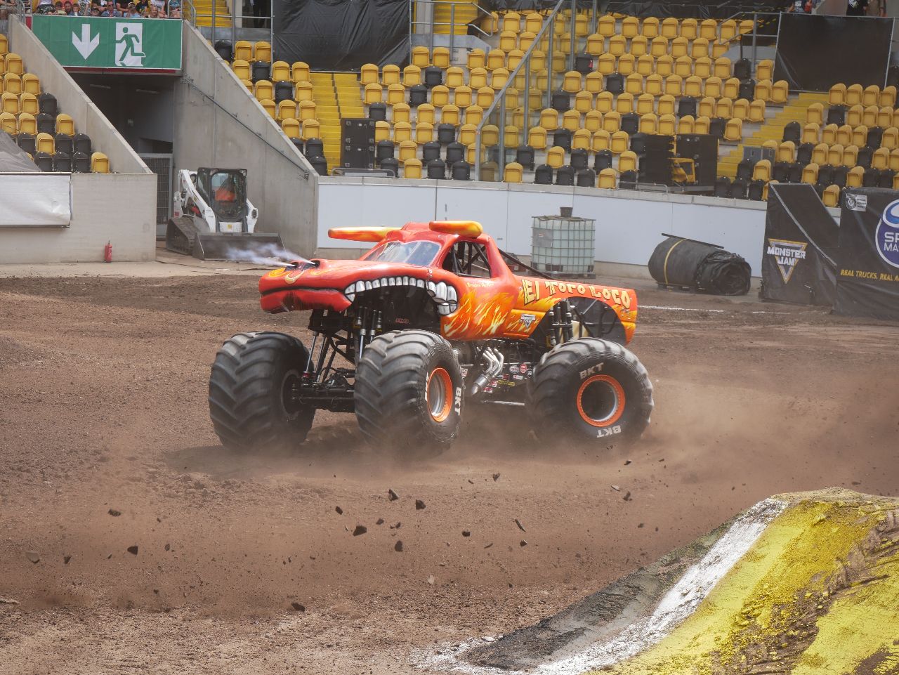 Monster Jam in Dresden - Ein Erfahrungsbericht - urlaubspapa.de