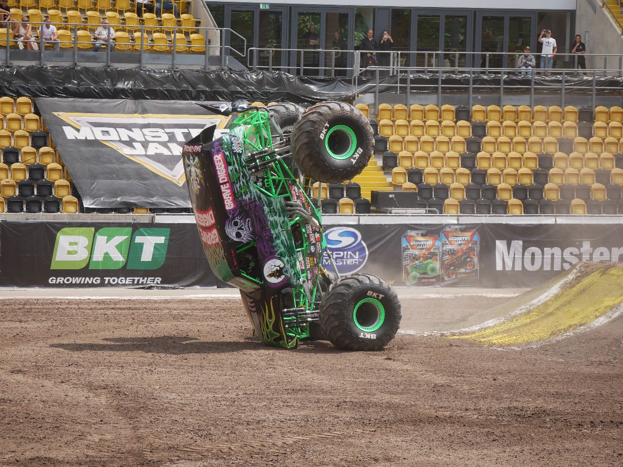 Monster Jam in Dresden - Ein Erfahrungsbericht - urlaubspapa.de