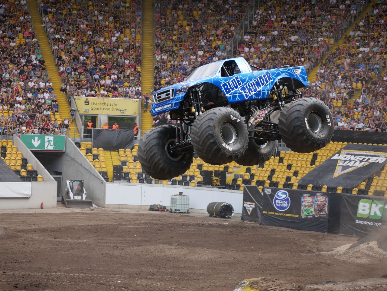 Monster Jam in Dresden - Ein Erfahrungsbericht - urlaubspapa.de